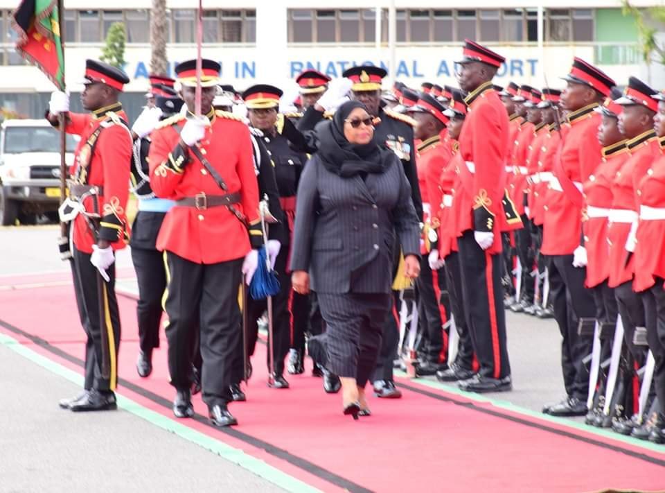 President Samia Suluhu arrives at Malawi to a thundurous welcome ...