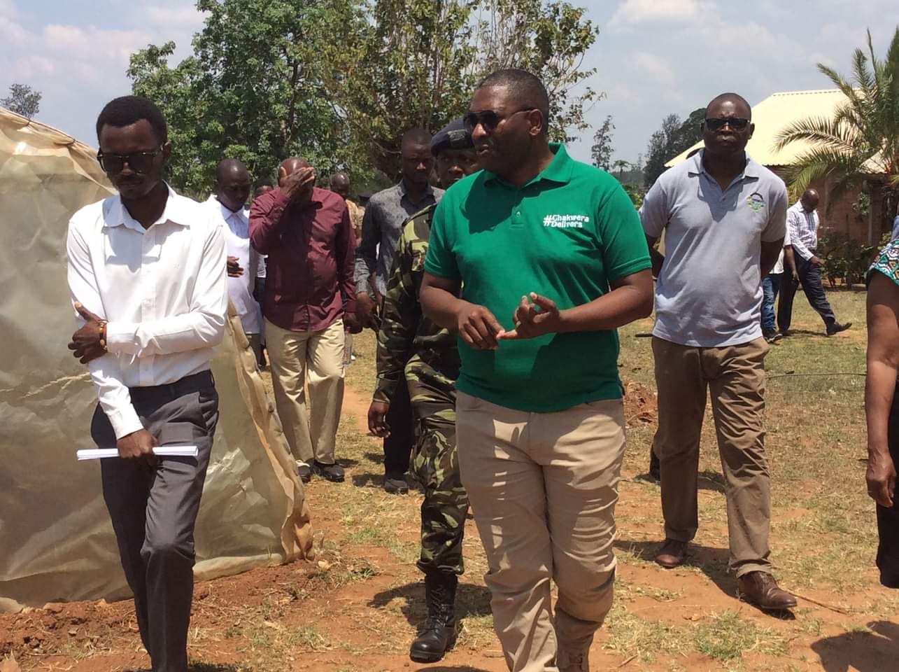 Minister of Agriculture Sam Kawale tours Bvumbwe Agricultural Research ...